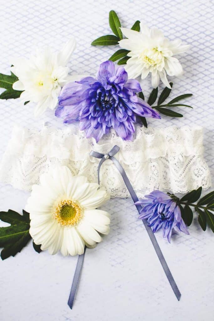 5 PERFECTLY PRETTY GARTERS TO FALL IN LOVE WITH FROM THE WEDDING GARTER ...