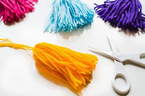 EASY DIY MEXICAN INSPIRED TASSEL TABLE RUNNER | Bespoke-Bride: Wedding Blog