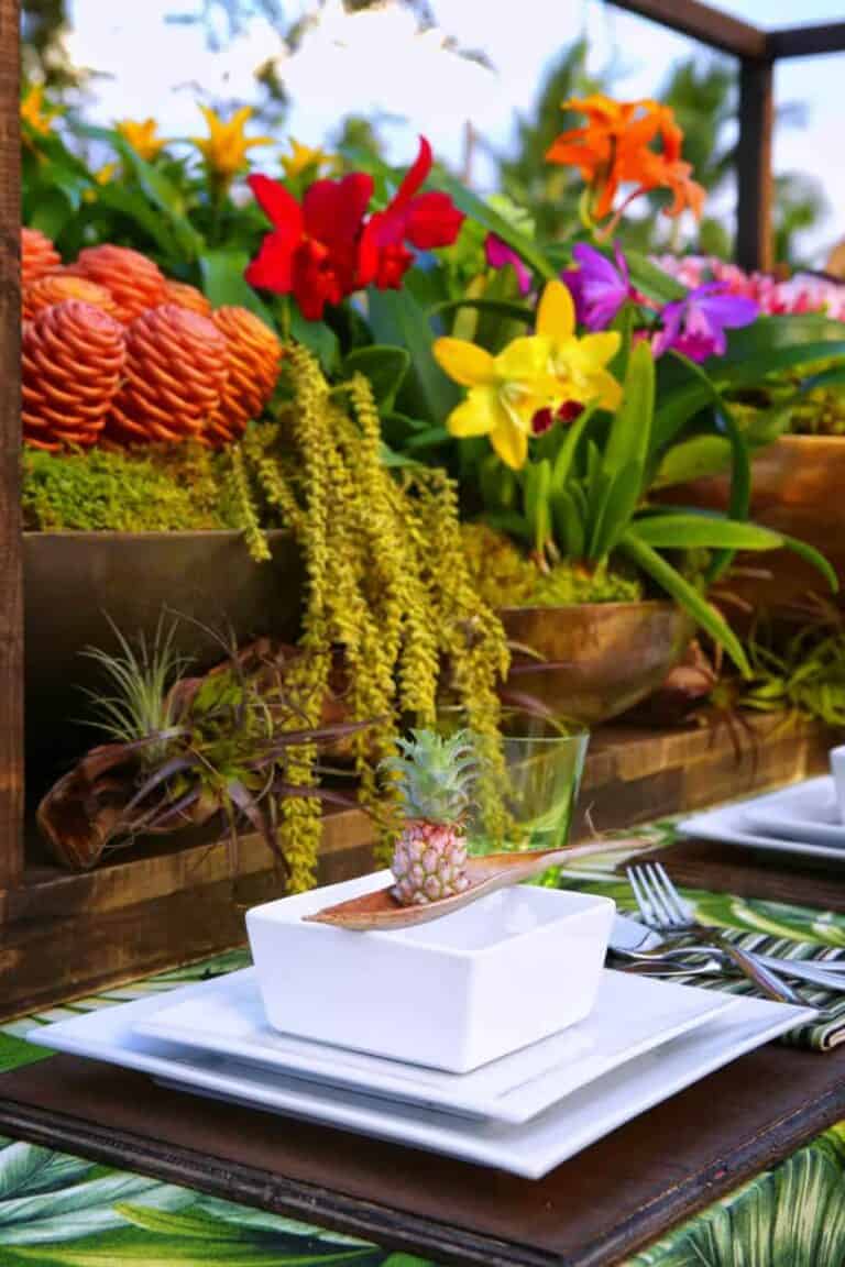 HOW TO TROPICAL TABLE DECOR | Bespoke-Bride: Wedding Blog