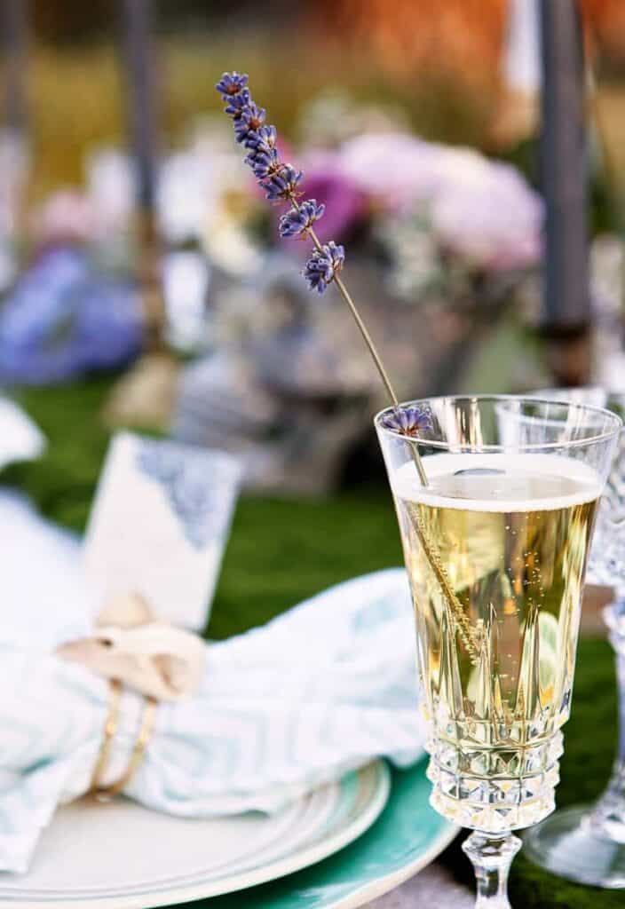 A SPRING STYLE SOIREE WITH A BEAUTIFUL TWIST ON SKULL DECORATIONS ...