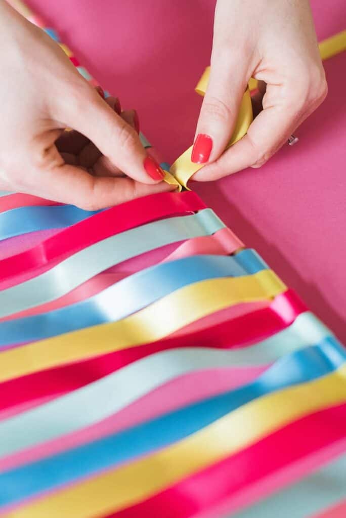 THIS RIBBON TABLE PLAN IS THE PERFECT DIY FOR COLOUR LOVERS! | Bespoke ...