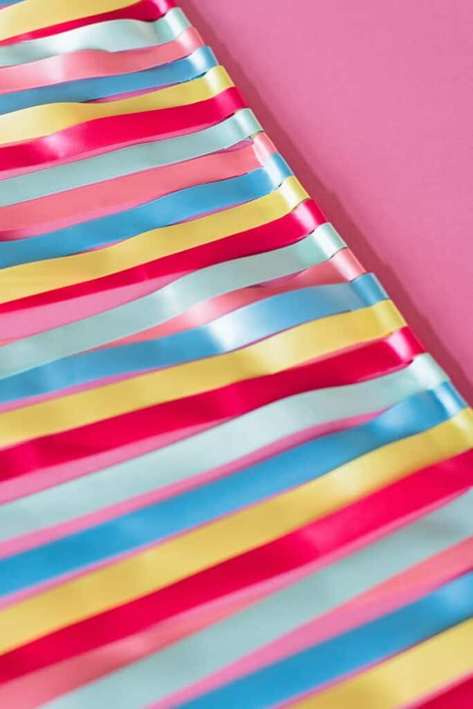 THIS RIBBON TABLE PLAN IS THE PERFECT DIY FOR COLOUR LOVERS! | Bespoke ...