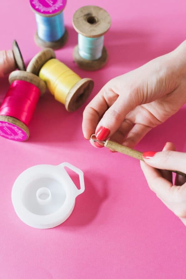 THIS RIBBON TABLE PLAN IS THE PERFECT DIY FOR COLOUR LOVERS! | Bespoke ...