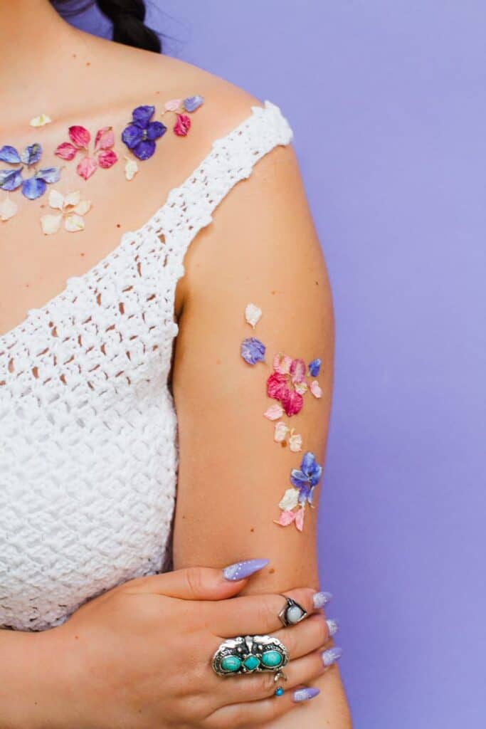 THESE DIY TEMPORARY FLOWER TATOOS WILL GIVE YOU SERIOUS FESTIVAL VIBES ...