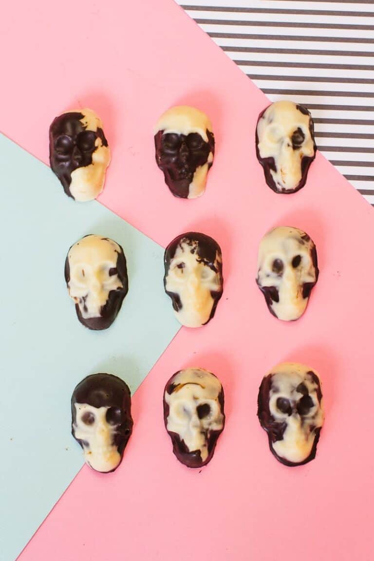 DIY MARBLED CHOCOLATE SKULLS FOR HALLOWEEN WEDDING FAVOURS | Bespoke ...