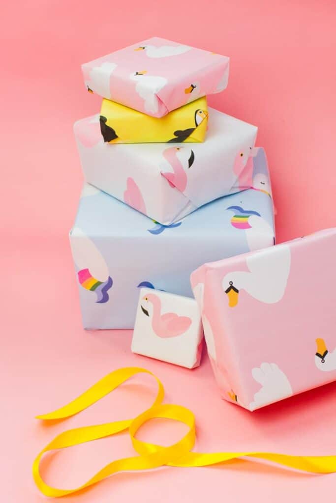 FREE PRINTABLE POOL FLOAT WRAPPING PAPER! | Bespoke-Bride: Wedding Blog