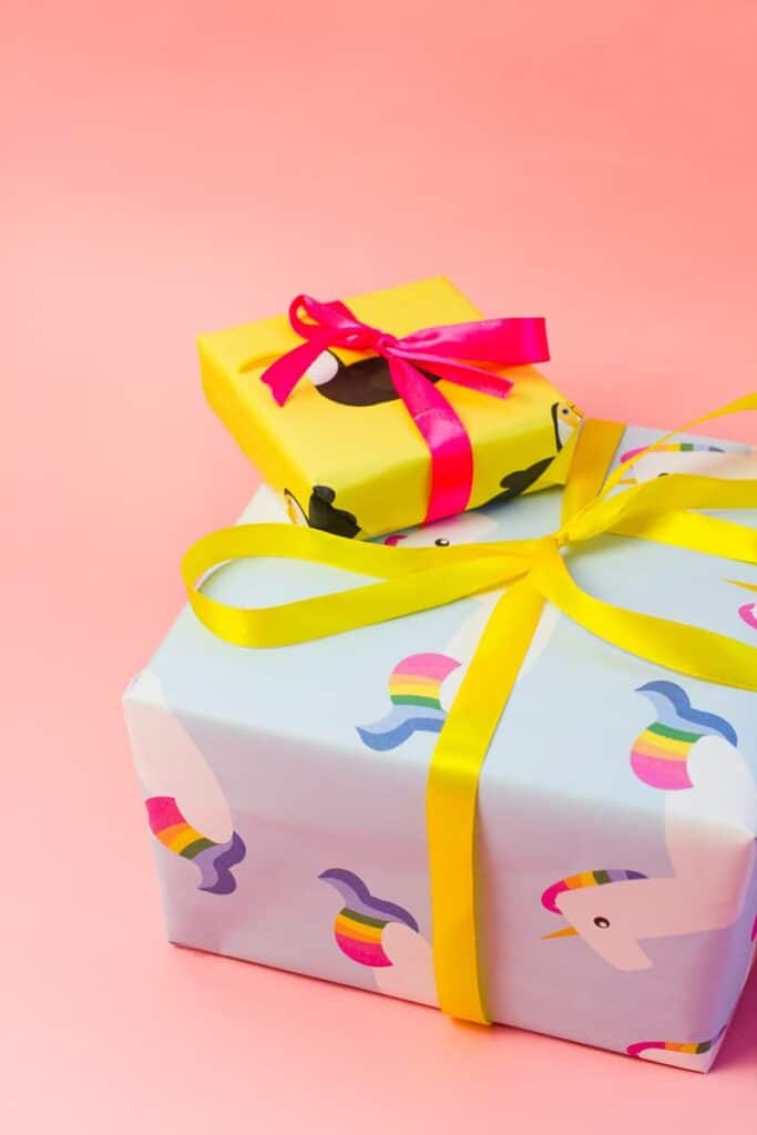 FREE PRINTABLE POOL FLOAT WRAPPING PAPER! | Bespoke-Bride: Wedding Blog