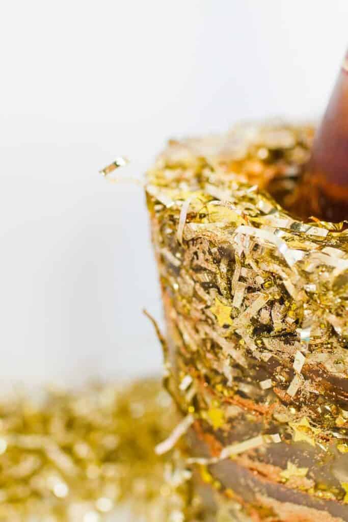 DIY CHRISTMAS CONFETTI ICE BUCKET WITH GOLD COPPER CONFETTI AND TINSEL ...