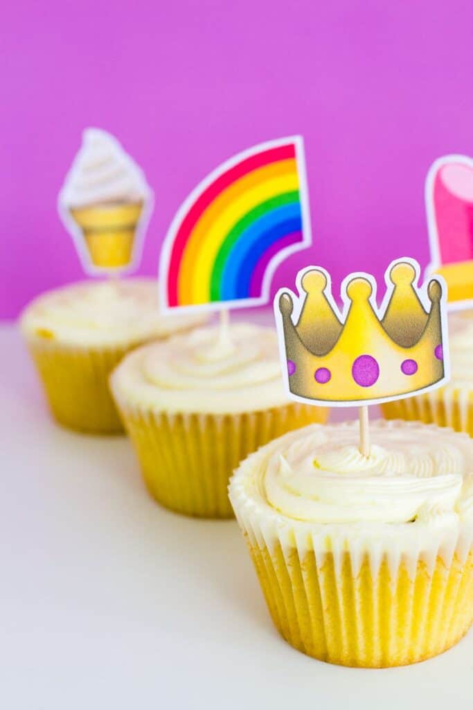 PRINTABLE EMOJI CUPCAKE TOPPERS FOR A FUN UNIQUE CAKE TOPPER! | Bespoke ...