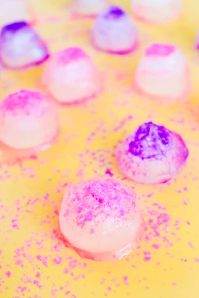 DIY EDIBLE GLITTER ICE CUBES | Bespoke-Bride: Wedding Blog