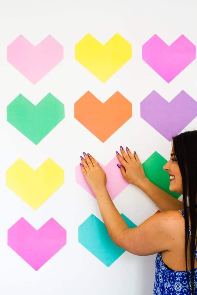 DIY GEOMETRIC HEART BACKDROP THAT's AN EASY AND CHEAP WAY TO DECORATE A ...