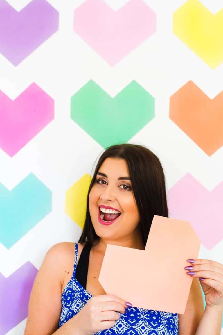 DIY GEOMETRIC HEART BACKDROP THAT's AN EASY AND CHEAP WAY TO DECORATE A ...