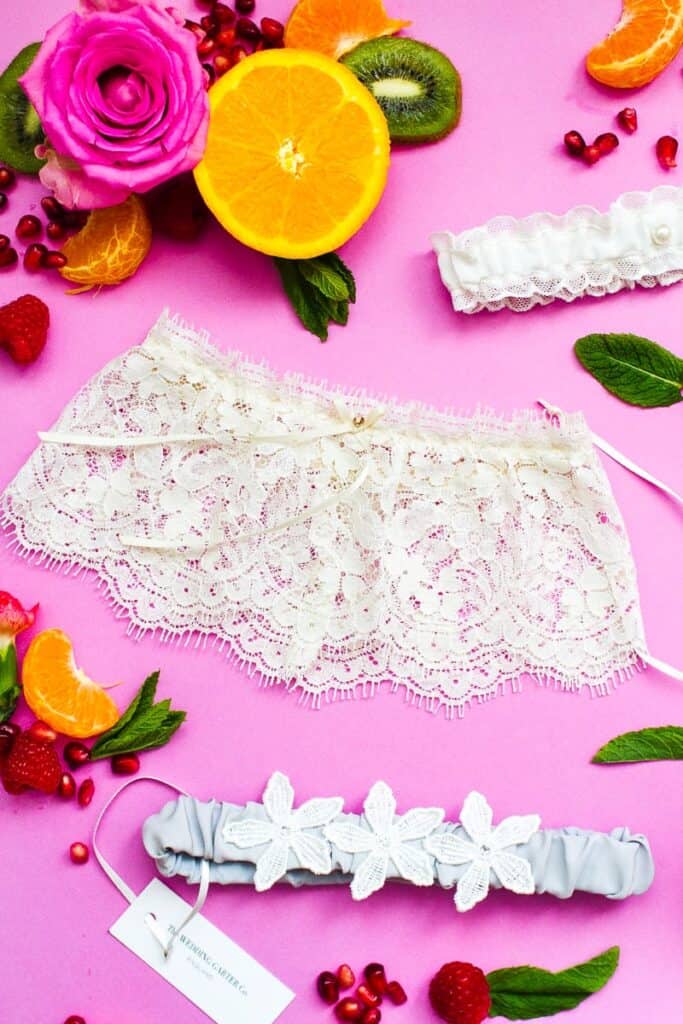 WHAT STYLE OF GARTER SHOULD I WEAR WITH MY WEDDING DRESS? UNIQUE ...