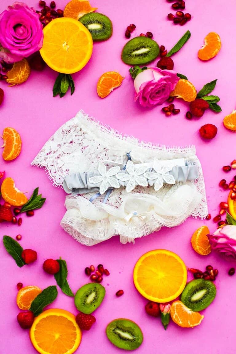 WHAT STYLE OF GARTER SHOULD I WEAR WITH MY WEDDING DRESS? UNIQUE ...