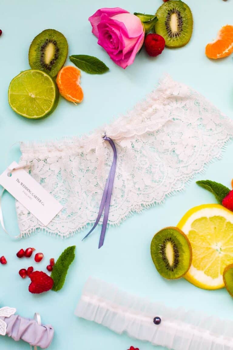 WHAT STYLE OF GARTER SHOULD I WEAR WITH MY WEDDING DRESS? UNIQUE ...