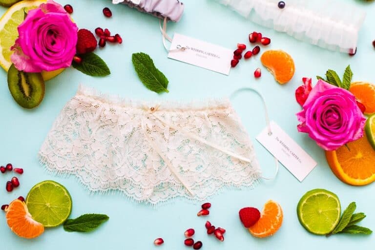 WHAT STYLE OF GARTER SHOULD I WEAR WITH MY WEDDING DRESS? UNIQUE ...