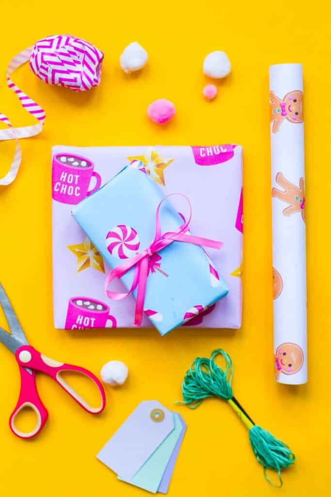 DOWNLOAD THE CUTEST FREE PRINTABLE CHRISTMAS GIFT WRAP | Bespoke-Bride ...