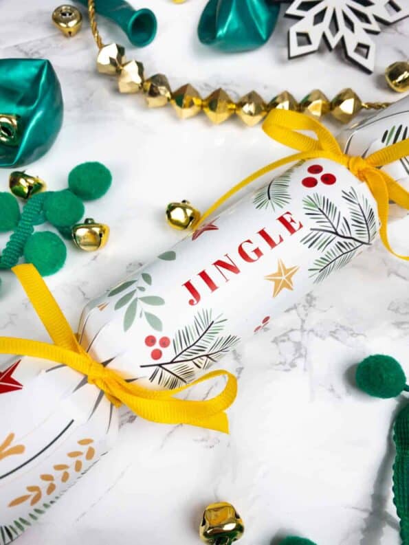 THE CUTEST DIY CHRISTMAS CRACKERS (WITH FREE PRINTABLE TEMPLATE ...