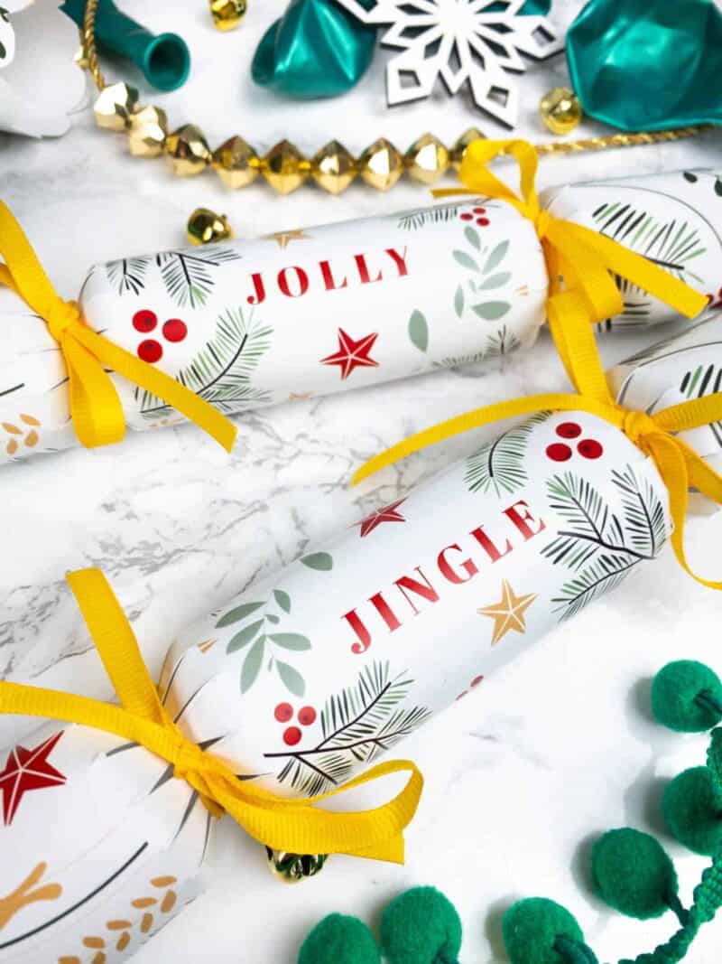 THE CUTEST DIY CHRISTMAS CRACKERS (WITH FREE PRINTABLE TEMPLATE ...