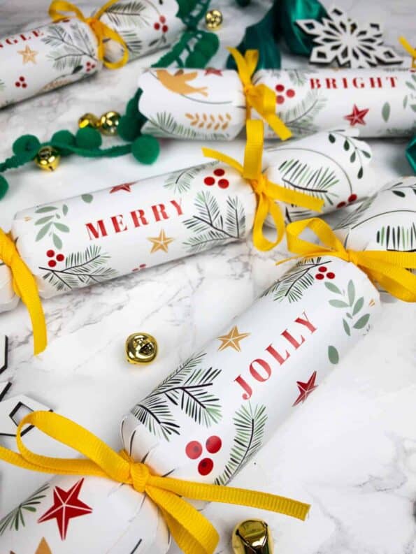 THE CUTEST DIY CHRISTMAS CRACKERS (WITH FREE PRINTABLE TEMPLATE ...