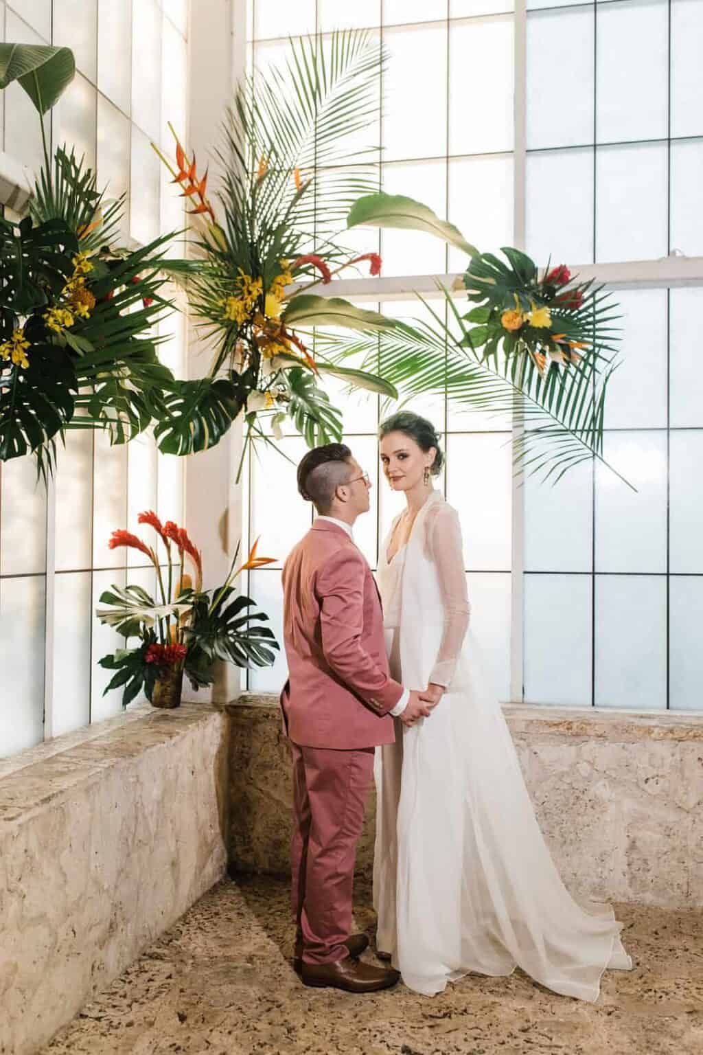 MICRO-WEDDING AT DALLAS AQUARIUM | Bespoke-Bride: Wedding Blog
