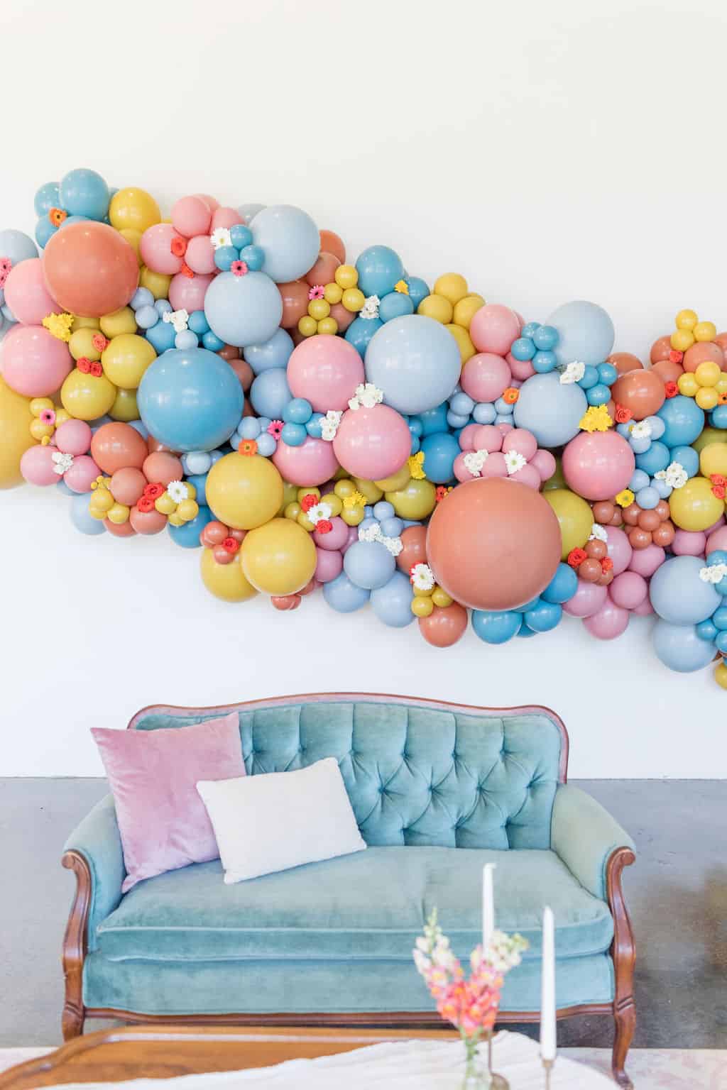 BRIGHT AND DARING COLORFUL WEDDING INSPIRATION WITH A BALLOON ...