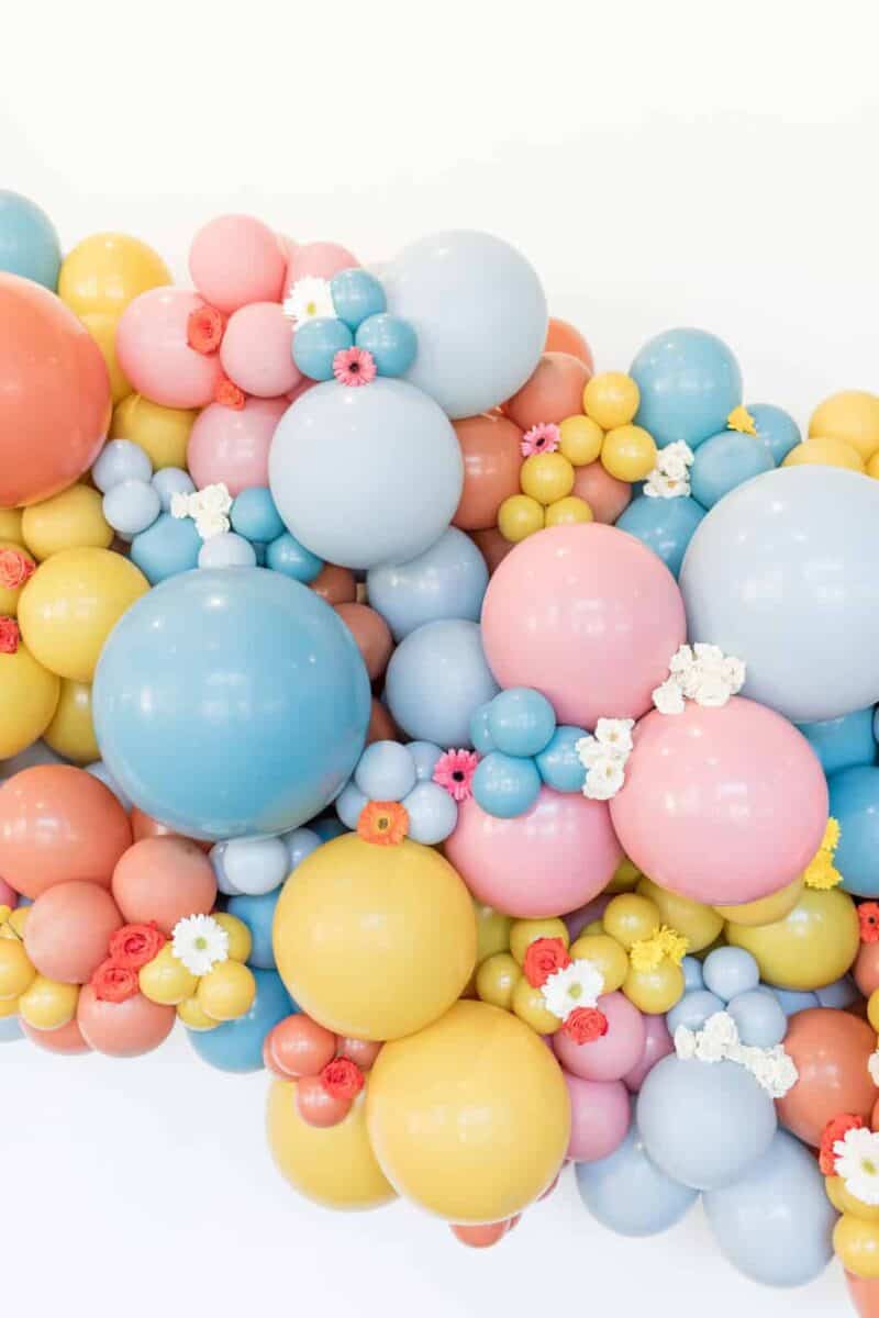 BRIGHT AND DARING COLORFUL WEDDING INSPIRATION WITH A BALLOON ...